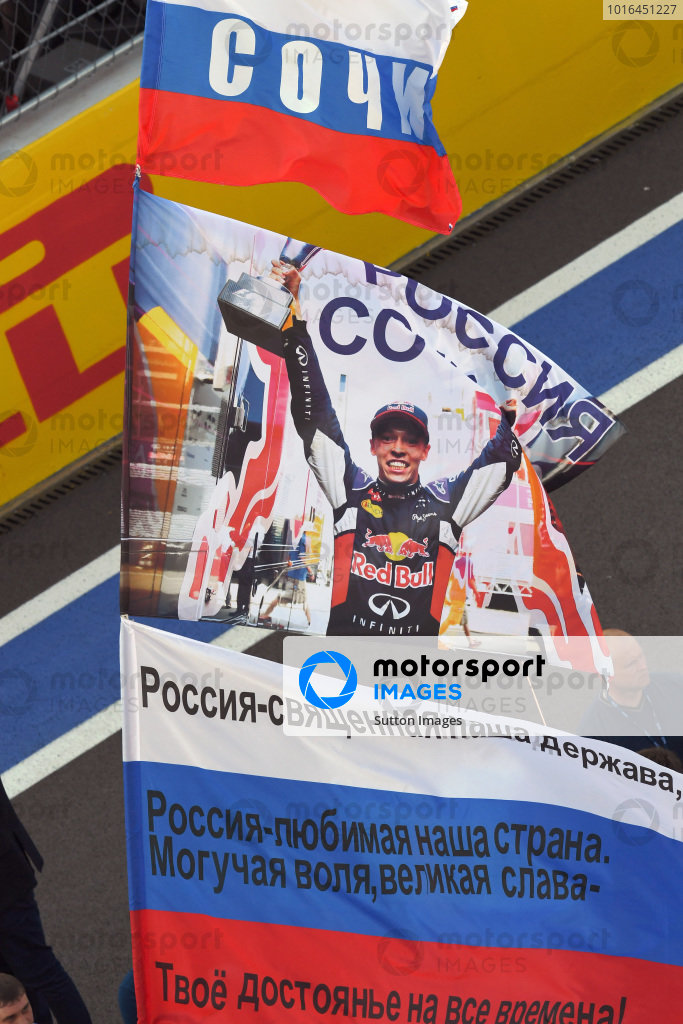 Daniil Kvyat (RUS) Red Bull Racing flags at Formula One World ...